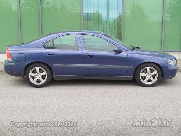 Blue Volvo S60 2002 in Tartu, with an engine capacity of 2.40 L and mileage of 272 thousand km for 1290 €, photo 8 on AUTOMOTO.COM.LV