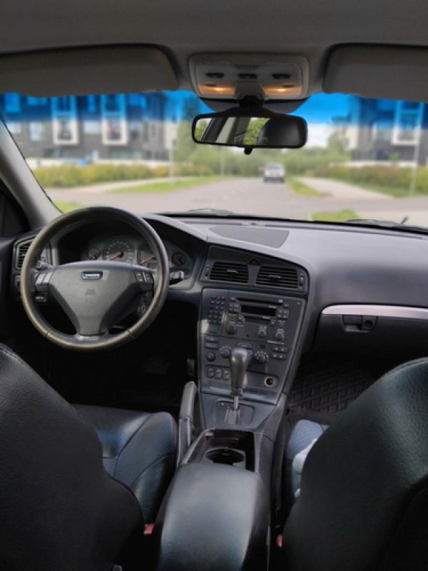 Blue Volvo S60 2002 in Tartu, with an engine capacity of 2.40 L and mileage of 274 thousand km for 1990 €, photo 10 on AUTOMOTO.COM.LV