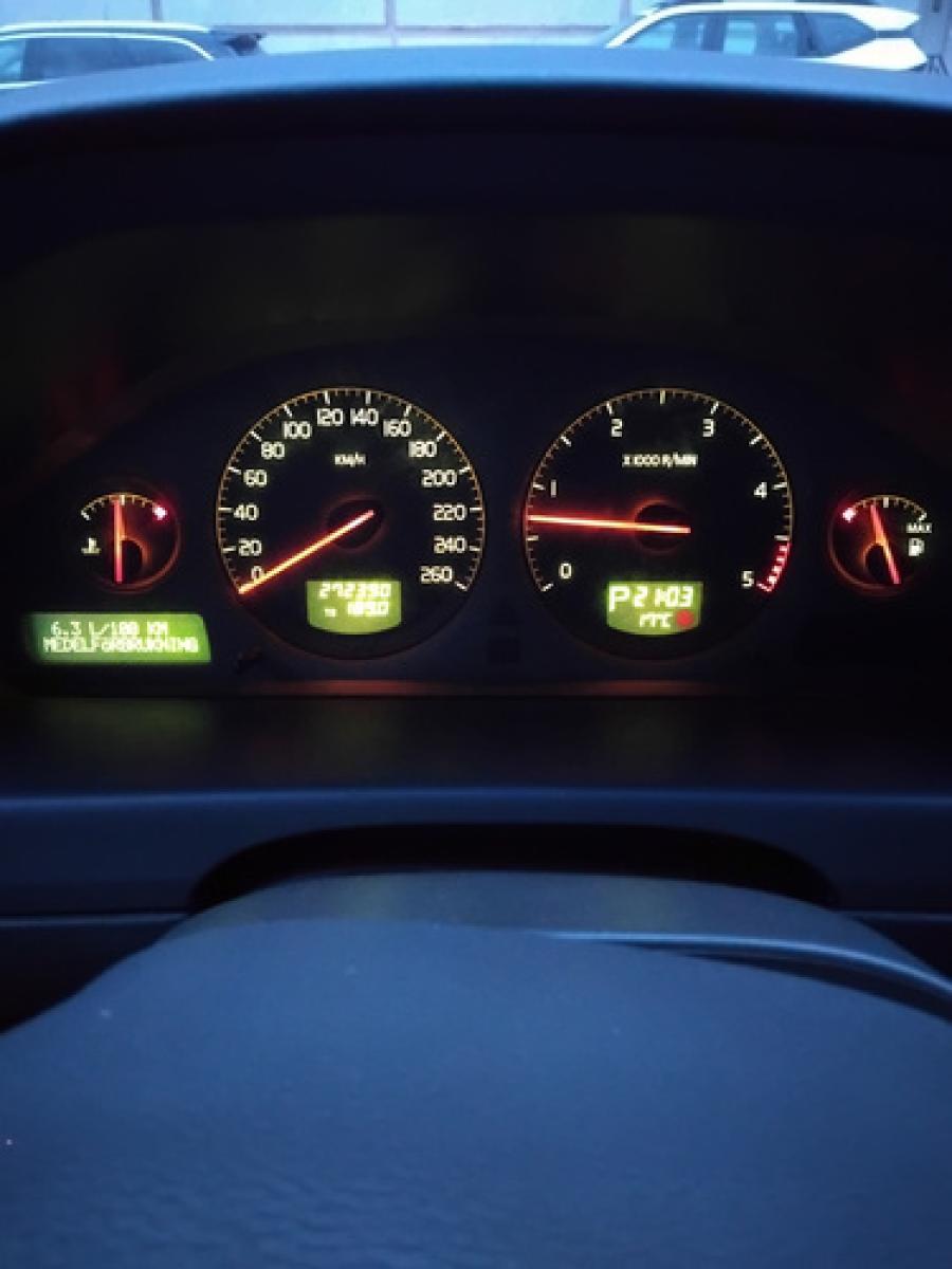 Blue Volvo S60 2002 in Tartu, with an engine capacity of 2.40 L and mileage of 274 thousand km for 1990 €, photo 14 on AUTOMOTO.COM.LV