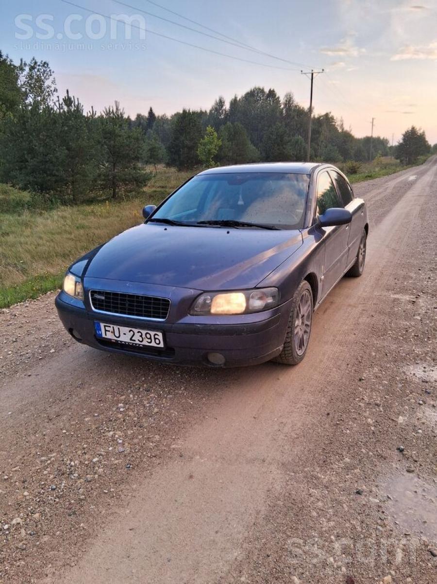 Blue Volvo S60 2002 in Daugavpils, with an engine capacity of 2.40 L and mileage of 442 thousand km for 1000 €, photo 1 on AUTOMOTO.COM.LV