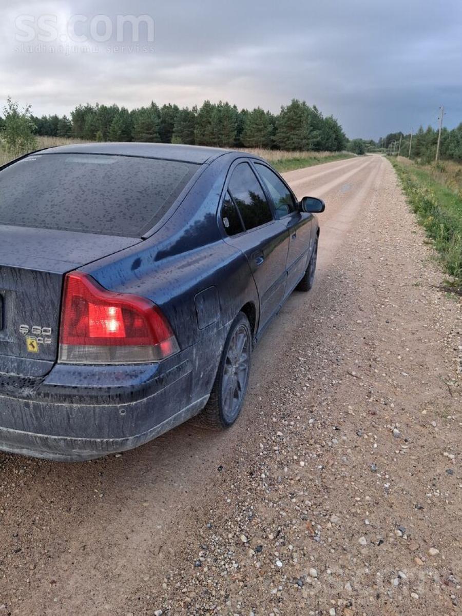 Blue Volvo S60 2002 in Daugavpils, with an engine capacity of 2.40 L and mileage of 442 thousand km for 1000 €, photo 5 on AUTOMOTO.COM.LV