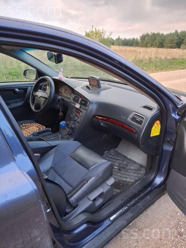 Blue Volvo S60 2002 in Daugavpils, with an engine capacity of 2.40 L and mileage of 442 thousand km for 1000 €, photo 6 on AUTOMOTO.COM.LV