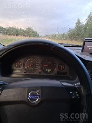 Blue Volvo S60 2002 in Daugavpils, with an engine capacity of 2.40 L and mileage of 442 thousand km for 1000 €, photo 8 on AUTOMOTO.COM.LV