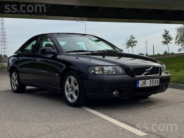 Zils Volvo S60 2002 Daugavpils, ar dzinēja tilpumu 2.00 L un nobraukumu 296 tūkst. km par 1590 €, foto 1 vietnē AUTOMOTO.COM.LV