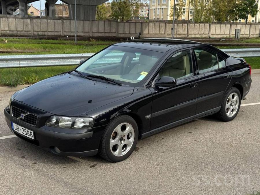 Zils Volvo S60 2002 Daugavpils, ar dzinēja tilpumu 2.00 L un nobraukumu 296 tūkst. km par 1590 €, foto 3 vietnē AUTOMOTO.COM.LV