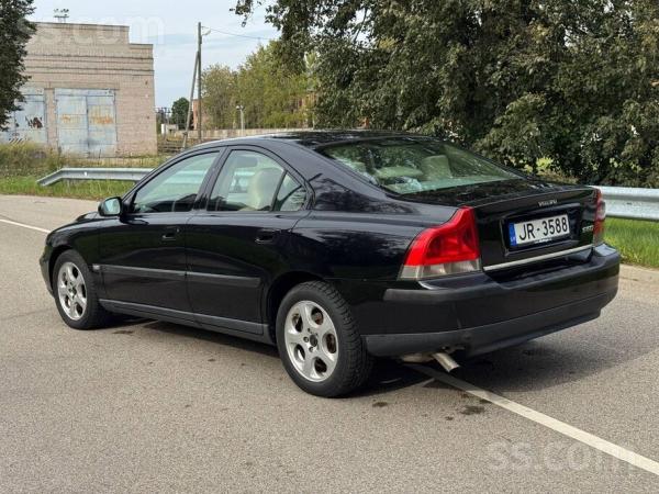 Zils Volvo S60 2002 Daugavpils, ar dzinēja tilpumu 2.00 L un nobraukumu 296 tūkst. km par 1590 €, foto 5 vietnē AUTOMOTO.COM.LV