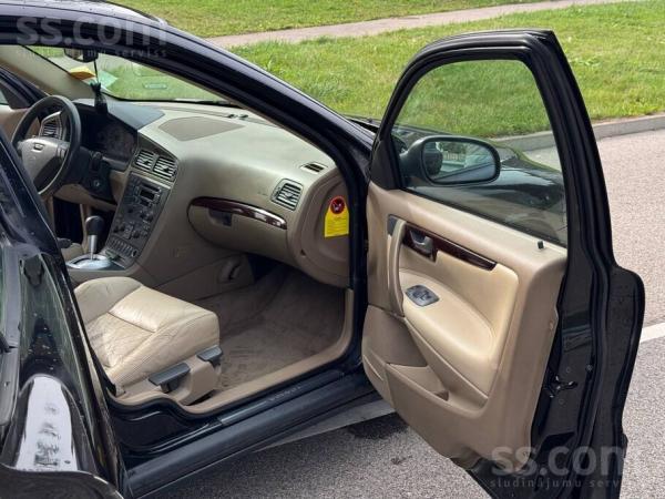 Zils Volvo S60 2002 Daugavpils, ar dzinēja tilpumu 2.00 L un nobraukumu 296 tūkst. km par 1590 €, foto 6 vietnē AUTOMOTO.COM.LV