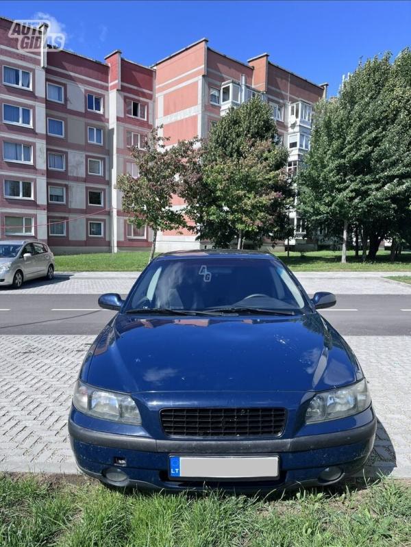 Синий Вольво С60 2002 в Клайпеда, объемом двигателя 2.40 л и пробегом 360 тыс. км за 600 €, фото 3 на AUTOMOTO.COM.LV