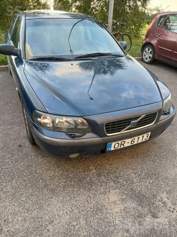 Zils Volvo S60 2002 Rīga, ar dzinēja tilpumu 2.40 L un nobraukumu 399 tūkst. km par 1050 €, foto 3 vietnē AUTOMOTO.COM.LV