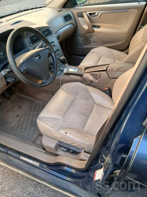 Zils Volvo S60 2002 Rīga, ar dzinēja tilpumu 2.40 L un nobraukumu 399 tūkst. km par 1050 €, foto 4 vietnē AUTOMOTO.COM.LV