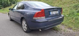 Zils Volvo S60 2002 Daugavpils, ar dzinēja tilpumu 2.40 L un nobraukumu 466 tūkst. km par 1100 €, foto  vietnē AUTOMOTO.COM.LV