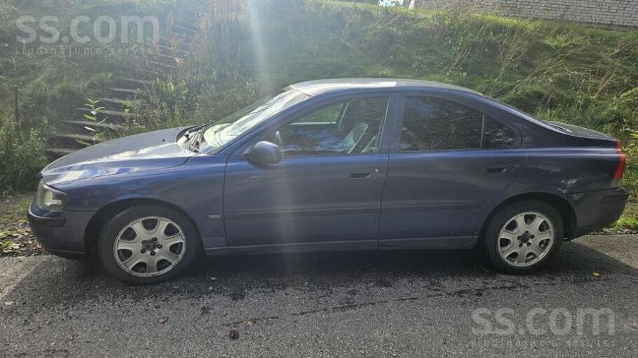 Zils Volvo S60 2002 Daugavpils, ar dzinēja tilpumu 2.40 L un nobraukumu 466 tūkst. km par 1100 €, foto 5 vietnē AUTOMOTO.COM.LV