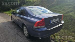 Zils Volvo S60 2002 Daugavpils, ar dzinēja tilpumu 2.40 L un nobraukumu 466 tūkst. km par 1100 €, foto 6 vietnē AUTOMOTO.COM.LV