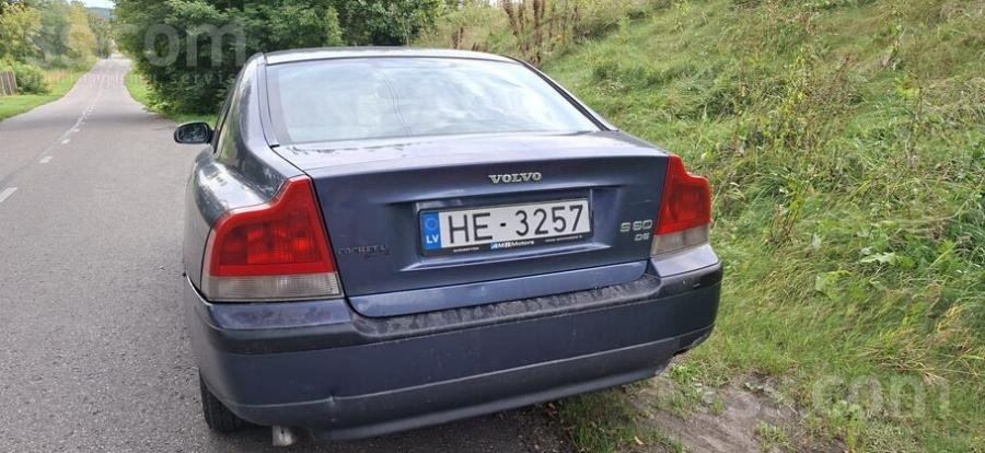 Zils Volvo S60 2002 Daugavpils, ar dzinēja tilpumu 2.40 L un nobraukumu 466 tūkst. km par 1100 €, foto 8 vietnē AUTOMOTO.COM.LV