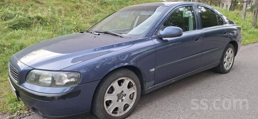 Zils Volvo S60 2002 Daugavpils, ar dzinēja tilpumu 2.40 L un nobraukumu 466 tūkst. km par 1100 €, foto 9 vietnē AUTOMOTO.COM.LV