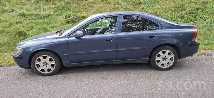 Zils Volvo S60 2002 Daugavpils, ar dzinēja tilpumu 2.40 L un nobraukumu 466 tūkst. km par 1100 €, foto 10 vietnē AUTOMOTO.COM.LV