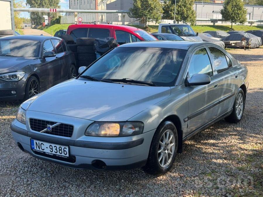 Синий Вольво С60 2002 в Рига, объемом двигателя 2.40 л и пробегом 501 тыс. км за 399 €, фото 1 на AUTOMOTO.COM.LV