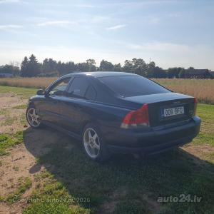 Zils Volvo S60 2002 Pelva, ar dzinēja tilpumu 2.40 L un nobraukumu 430 tūkst. km par 1300 €, foto  vietnē AUTOMOTO.COM.LV