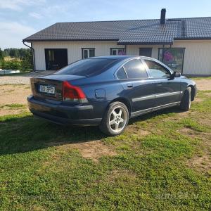 Zils Volvo S60 2002 Pelva, ar dzinēja tilpumu 2.40 L un nobraukumu 430 tūkst. km par 1300 €, foto 3 vietnē AUTOMOTO.COM.LV