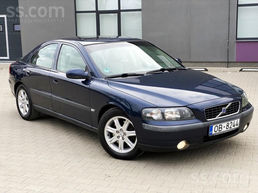 Zils Volvo S60 2002 Rīga, ar dzinēja tilpumu 2.40 L un nobraukumu 340 tūkst. km par 2800 €, foto 3 vietnē AUTOMOTO.COM.LV