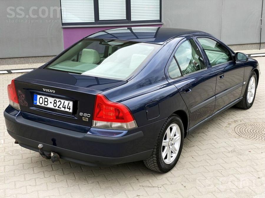Zils Volvo S60 2002 Rīga, ar dzinēja tilpumu 2.40 L un nobraukumu 340 tūkst. km par 2800 €, foto 9 vietnē AUTOMOTO.COM.LV