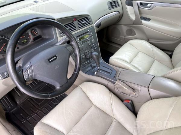 Blue Volvo S60 2002 in Riga, with an engine capacity of 2.40 L and mileage of 340 thousand km for 2800 €, photo 10 on AUTOMOTO.COM.LV