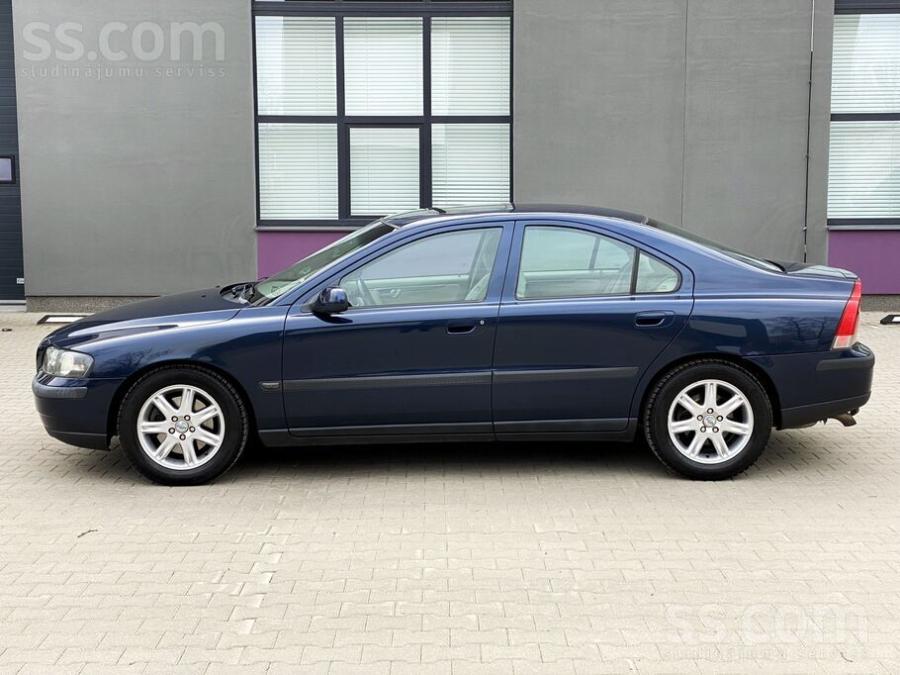 Zils Volvo S60 2002 Rīga, ar dzinēja tilpumu 2.40 L un nobraukumu 340 tūkst. km par 2800 €, foto 23 vietnē AUTOMOTO.COM.LV
