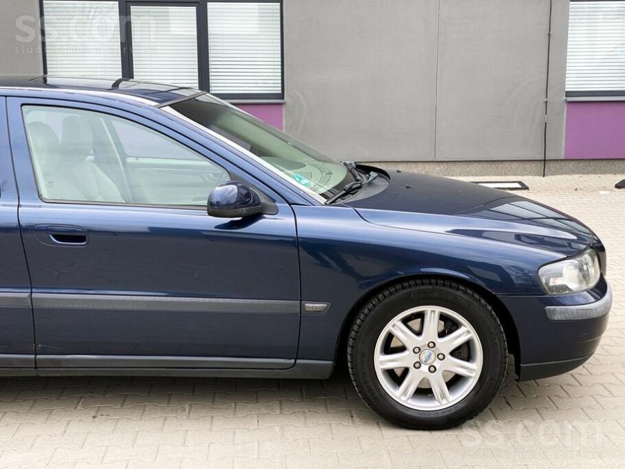 Zils Volvo S60 2002 Rīga, ar dzinēja tilpumu 2.40 L un nobraukumu 340 tūkst. km par 2800 €, foto 28 vietnē AUTOMOTO.COM.LV