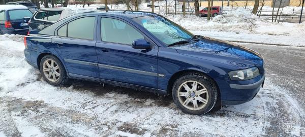 Blue Volvo S60 2002 in Vilnius, with an engine capacity of 2.40 L and mileage of 401 thousand km for 1300 €, photo 4 on AUTOMOTO.COM.LV