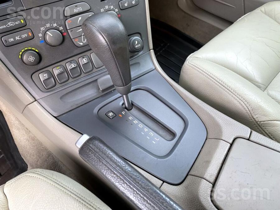 Blue Volvo S60 2002 in Riga, with an engine capacity of 2.40 L and mileage of 340 thousand km for 2800 €, photo 17 on AUTOMOTO.COM.LV
