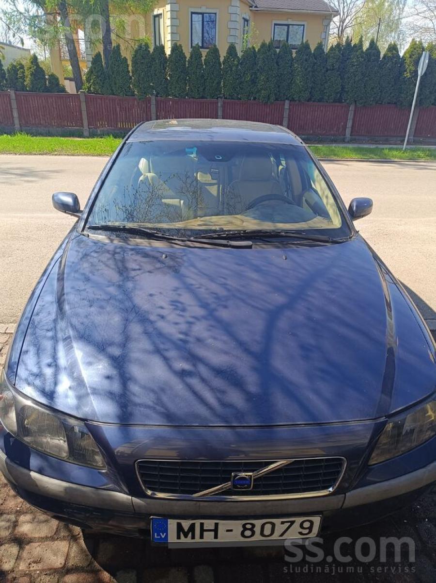 Blue Volvo S60 2003 in Riga, with an engine capacity of 2.40 L and mileage of 257 thousand km for 2350 €, photo 2 on AUTOMOTO.COM.LV