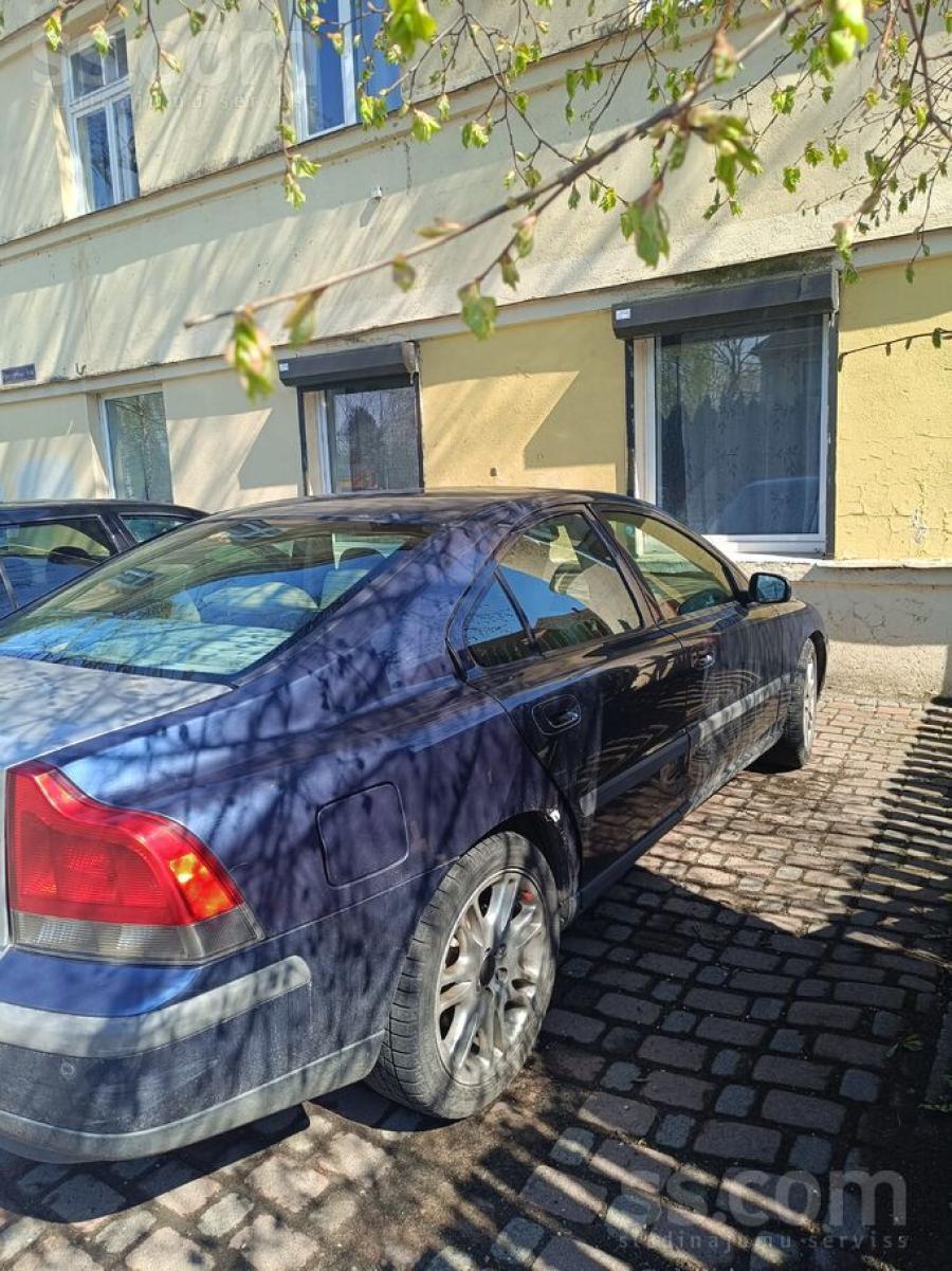 Blue Volvo S60 2003 in Riga, with an engine capacity of 2.40 L and mileage of 257 thousand km for 2350 €, photo 3 on AUTOMOTO.COM.LV