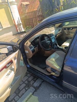 Blue Volvo S60 2003 in Riga, with an engine capacity of 2.40 L and mileage of 257 thousand km for 2350 €, photo 4 on AUTOMOTO.COM.LV