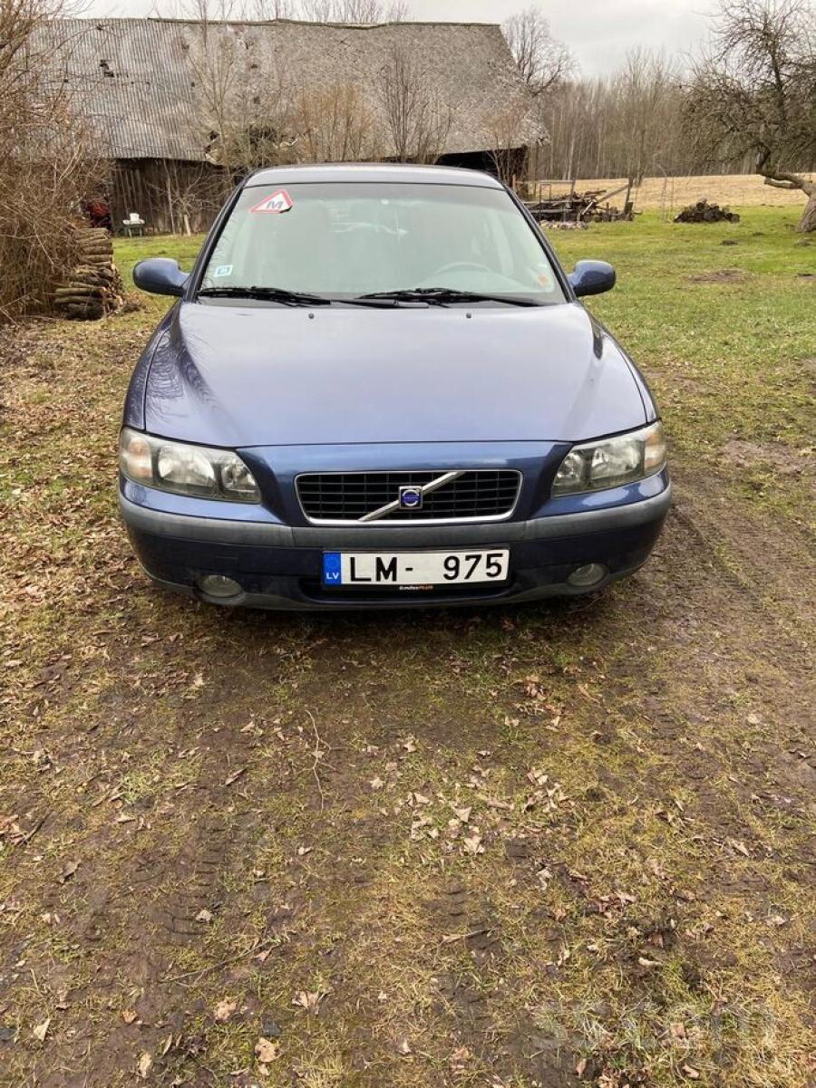 Zils Volvo S60 2003 Liepāja, ar dzinēja tilpumu 2.40 L un nobraukumu 354 tūkst. km par 1100 €, foto 1 vietnē AUTOMOTO.COM.LV