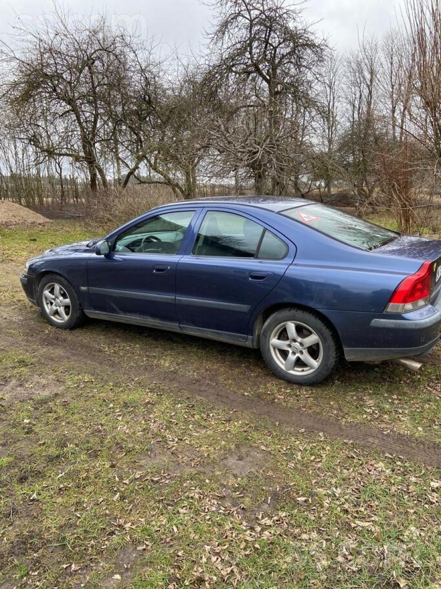 Zils Volvo S60 2003 Liepāja, ar dzinēja tilpumu 2.40 L un nobraukumu 354 tūkst. km par 1100 €, foto 2 vietnē AUTOMOTO.COM.LV
