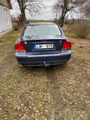 Zils Volvo S60 2003 Liepāja, ar dzinēja tilpumu 2.40 L un nobraukumu 354 tūkst. km par 1100 €, foto 3 vietnē AUTOMOTO.COM.LV