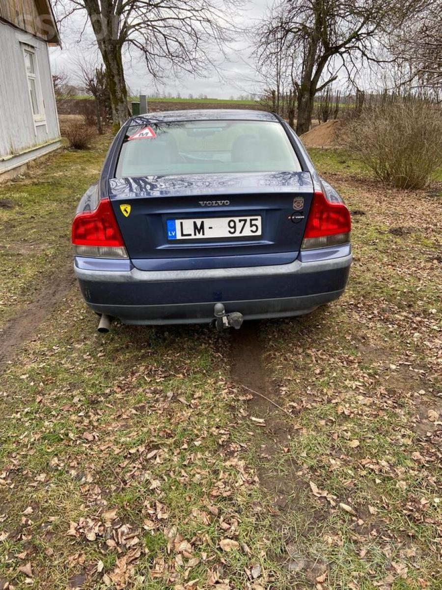 Zils Volvo S60 2003 Liepāja, ar dzinēja tilpumu 2.40 L un nobraukumu 354 tūkst. km par 1100 €, foto 3 vietnē AUTOMOTO.COM.LV