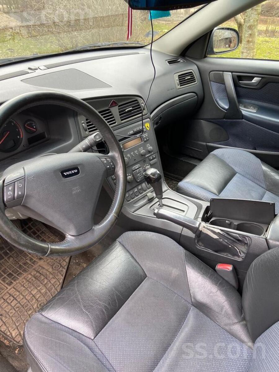 Zils Volvo S60 2003 Liepāja, ar dzinēja tilpumu 2.40 L un nobraukumu 354 tūkst. km par 1100 €, foto 4 vietnē AUTOMOTO.COM.LV