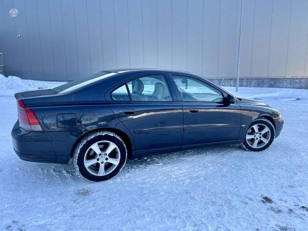 Blue Volvo S60 2003 in Vilnius, with an engine capacity of 0.00 L and mileage of 476 thousand km for 830 €, photo 6 on AUTOMOTO.COM.LV