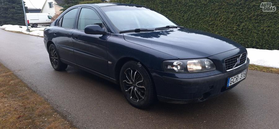 Blue Volvo S60 2003 in Silute, with an engine capacity of 2.40 L and mileage of 350 thousand km for 650 €, photo 2 on AUTOMOTO.COM.LV
