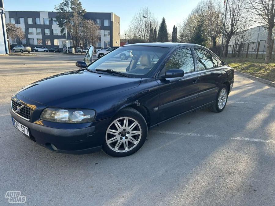 Blue Volvo S60 2003 in Kaunas, with an engine capacity of 2.40 L and mileage of 372 thousand km for 1800 €, photo 1 on AUTOMOTO.COM.LV