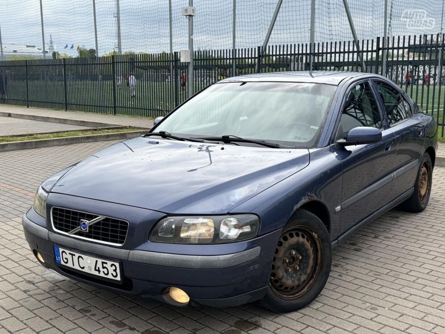 Blue Volvo S60 2003 in Jonava, with an engine capacity of 2.40 L and mileage of 400 thousand km for 450 €, photo 1 on AUTOMOTO.COM.LV
