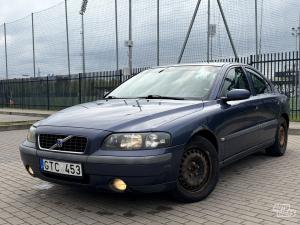 Blue Volvo S60 2003 in Jonava, with an engine capacity of 2.40 L and mileage of 400 thousand km for 450 €, photo 3 on AUTOMOTO.COM.LV