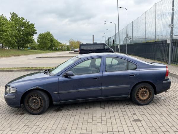 Zils Volvo S60 2003 Jonava, ar dzinēja tilpumu 2.40 L un nobraukumu 400 tūkst. km par 450 €, foto 3 vietnē AUTOMOTO.COM.LV