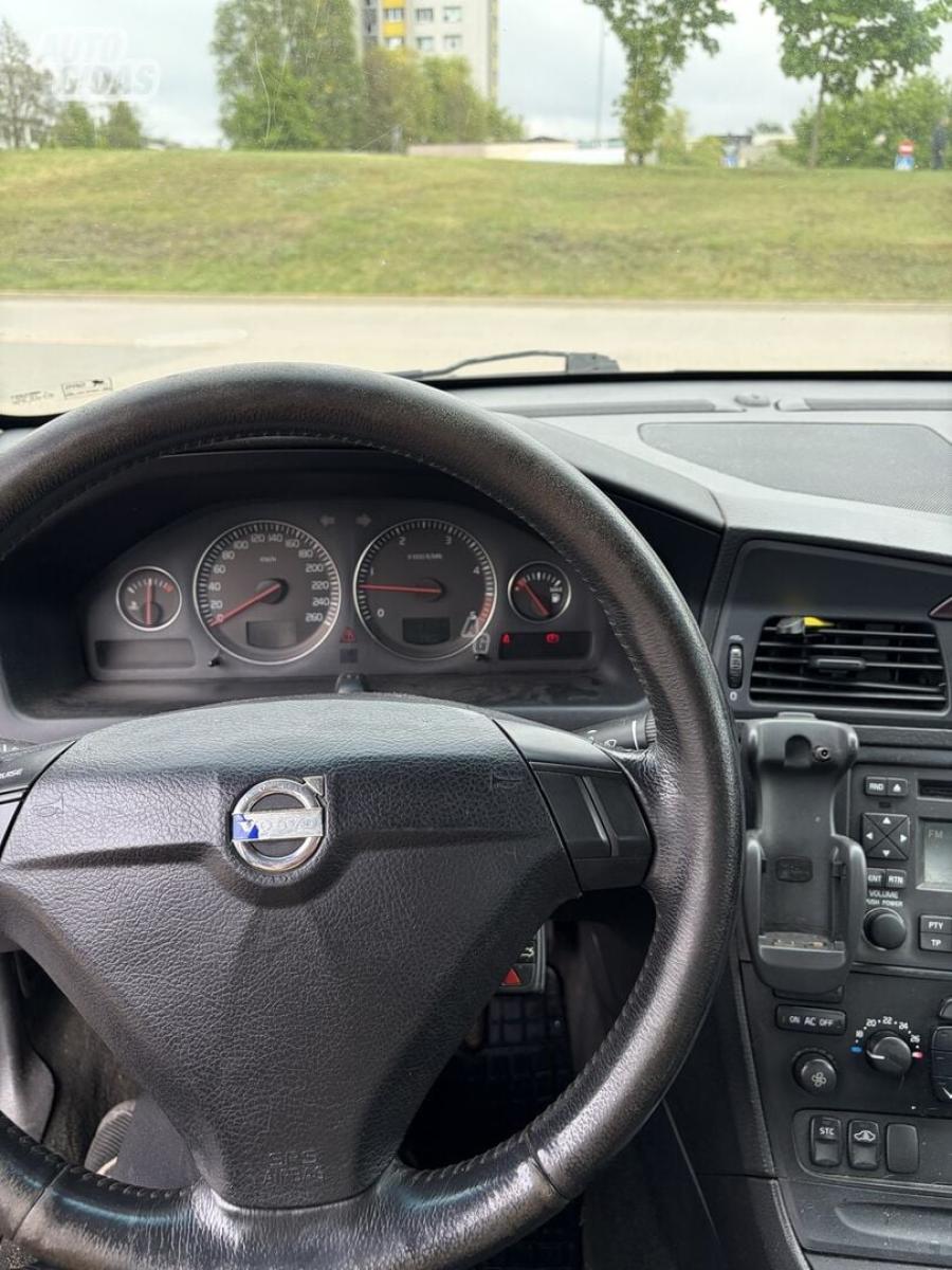 Blue Volvo S60 2003 in Jonava, with an engine capacity of 2.40 L and mileage of 400 thousand km for 450 €, photo 14 on AUTOMOTO.COM.LV