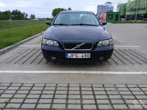 Blue Volvo S60 2003 in Vilnius, with an engine capacity of 2.40 L and mileage of 316 thousand km for 1100 €, photo  on AUTOMOTO.COM.LV