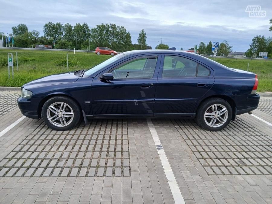 Blue Volvo S60 2003 in Vilnius, with an engine capacity of 2.40 L and mileage of 316 thousand km for 1100 €, photo 3 on AUTOMOTO.COM.LV