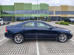 Blue Volvo S60 2003 in Vilnius, with an engine capacity of 2.40 L and mileage of 316 thousand km for 1100 €, photo 4 on AUTOMOTO.COM.LV