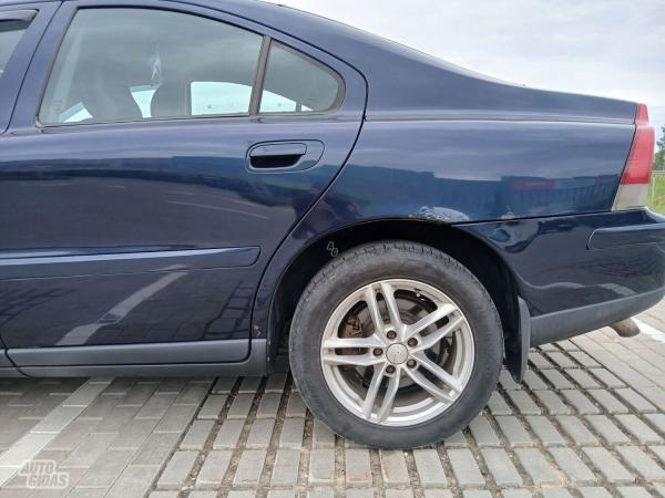 Zils Volvo S60 2003 Viļņa, ar dzinēja tilpumu 2.40 L un nobraukumu 316 tūkst. km par 1100 €, foto 5 vietnē AUTOMOTO.COM.LV