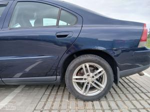 Blue Volvo S60 2003 in Vilnius, with an engine capacity of 2.40 L and mileage of 316 thousand km for 1100 €, photo 6 on AUTOMOTO.COM.LV